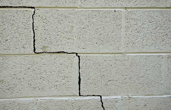 Fissure de maison : que faire? - Constructeur travaux