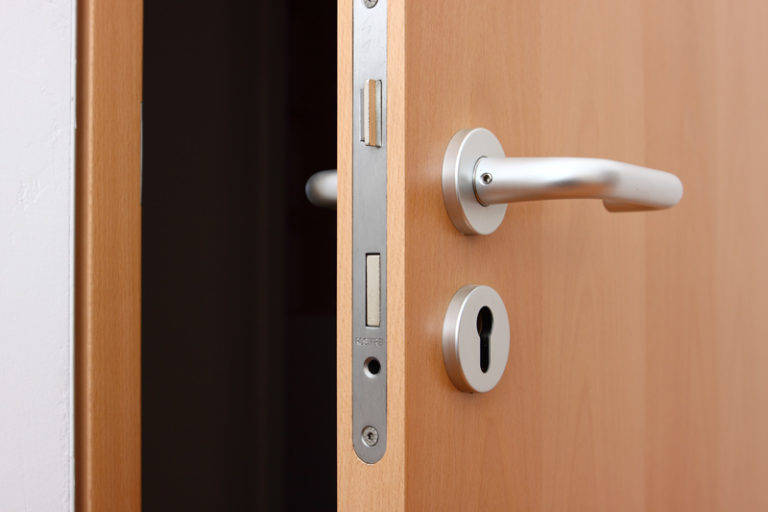 Porte palière d’appartement : prix et guide de travaux - Constructeur ...