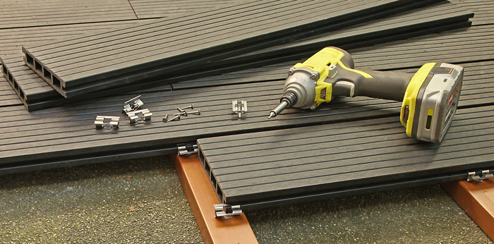 La terrasse en composite de A à Z: prix, pose & infos